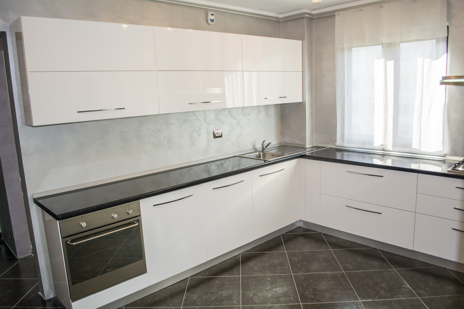 Bucatarie Alb Mat RAL 9003 – Yulmob